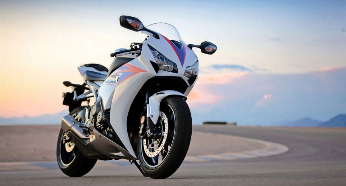 Honda CBR 1000RR Fireblade (2013 - 2016) vs Ducati 900S 864 900 SD ...