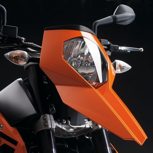 Kawasaki Ninja H2 vs KTM 690 Supermoto (2007 - 2011)